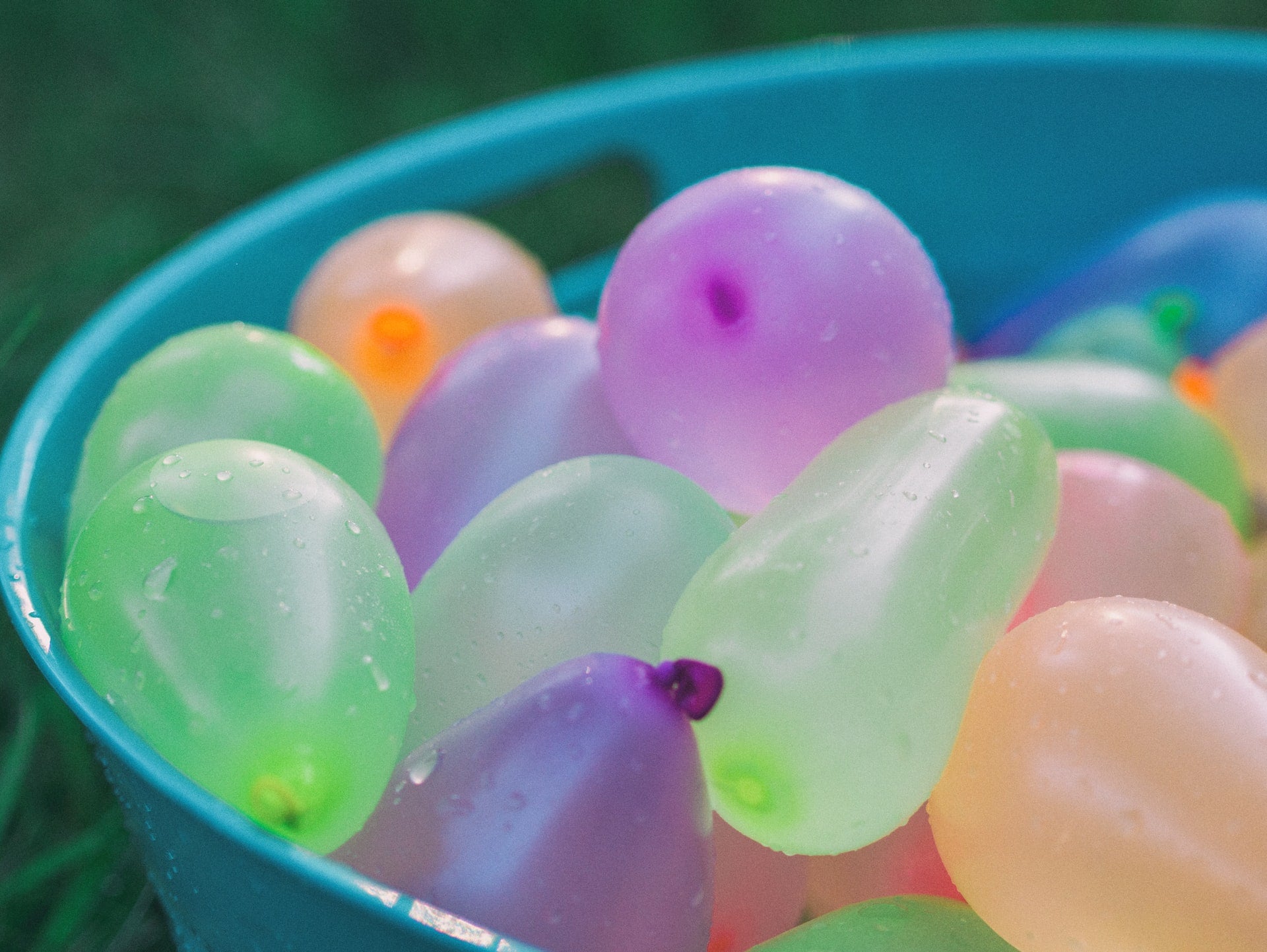 How To Fill Water Balloons For Maximum Fun - FUNBOY